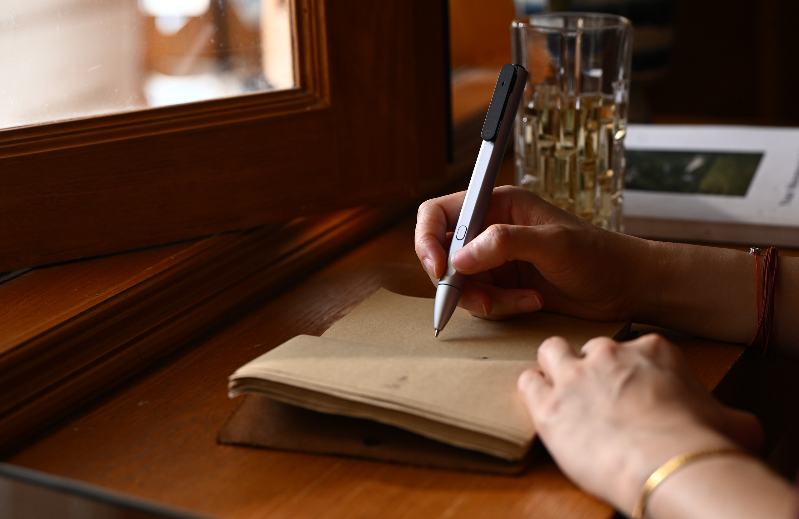 Flowtica Scribe - The First AI Pen that Understands You